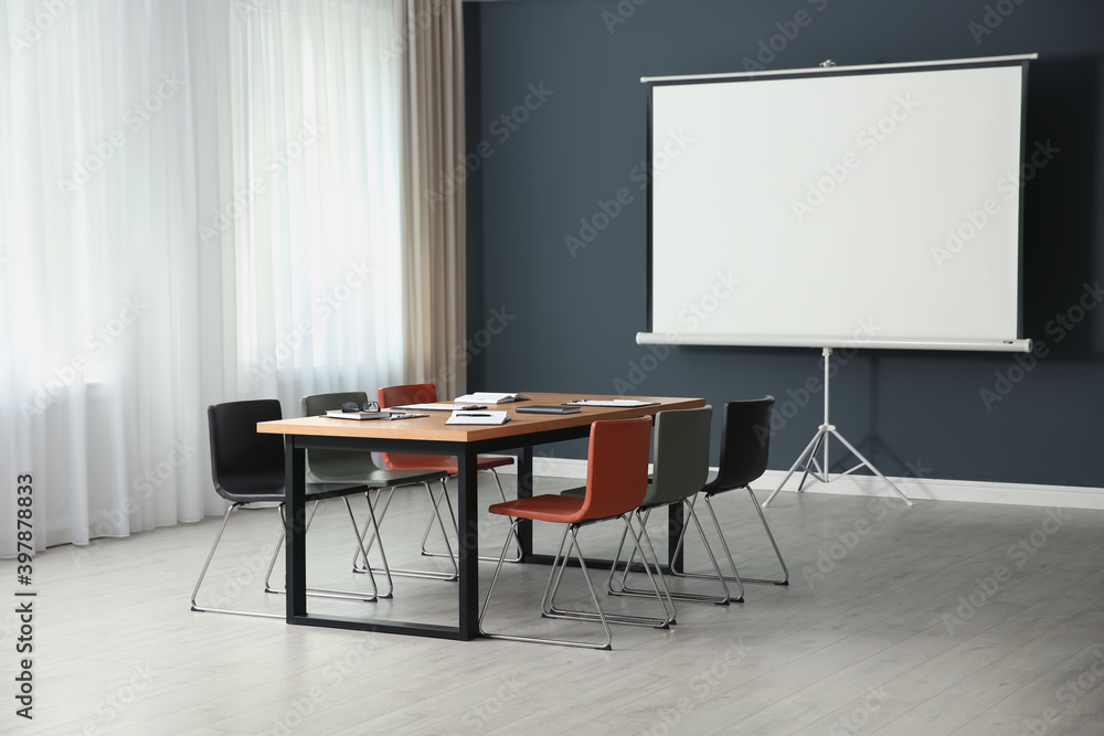 Modern meeting room interior with large table and projection screen ...