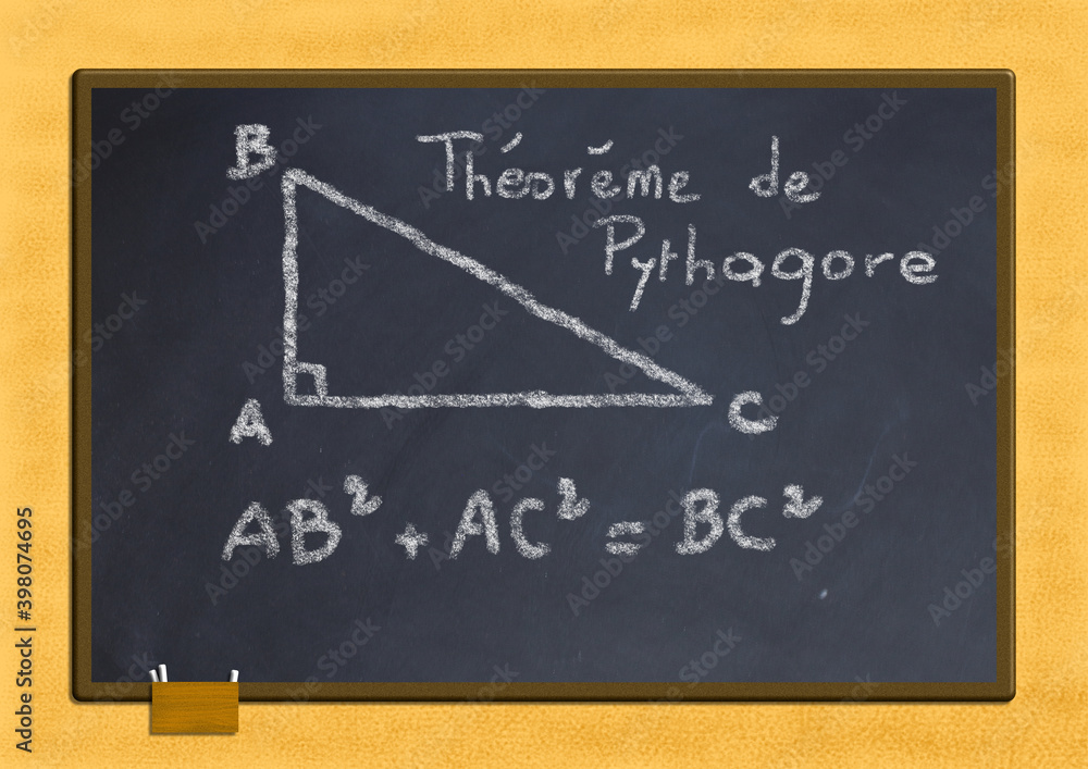 Sur un tableau noir d'école, on a dessiné un triangle rectangle et ...