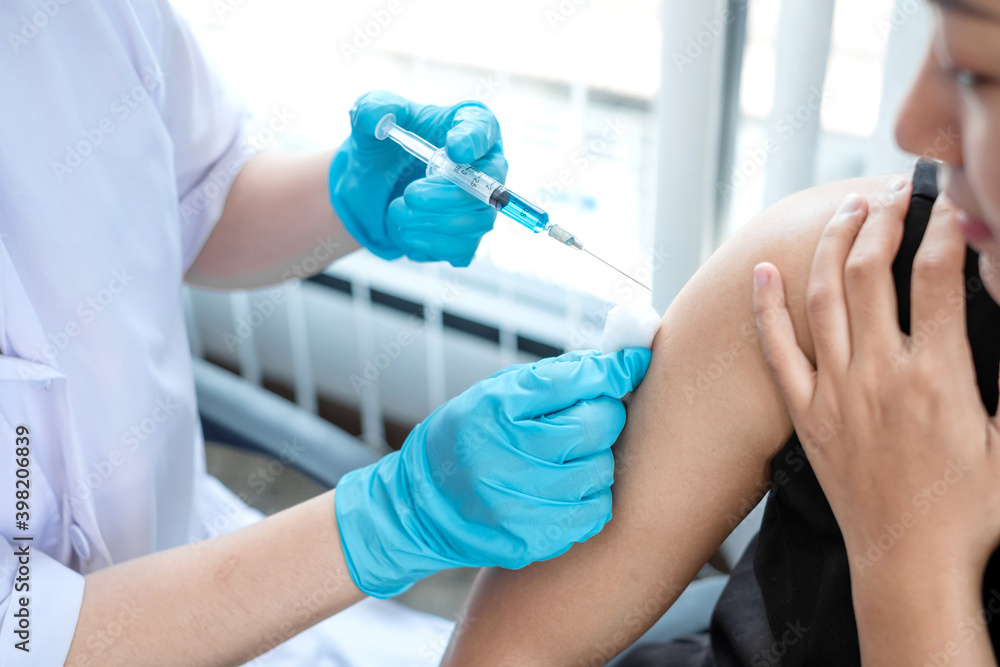 Male doctors vaccinated with syringes to prevent epidemics at hospitals ...