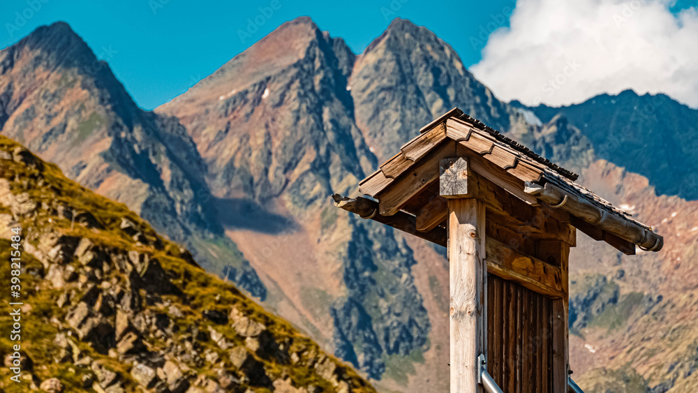 Beautiful alpine view at the famous Timmelsjoch high alpine road ...