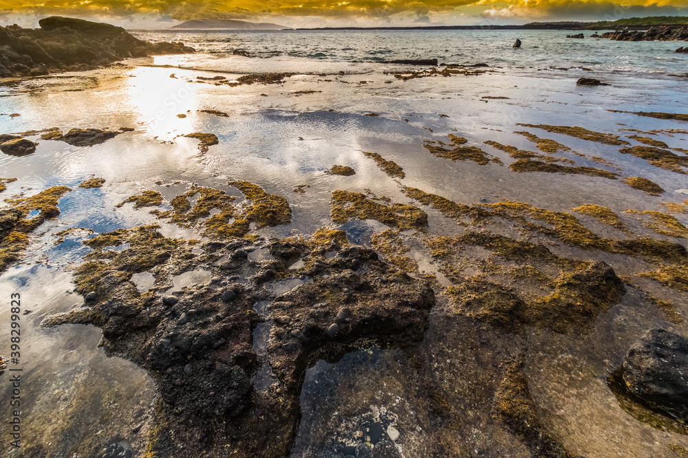 Stockfoto Kanaio Beach And Sunset Over Kahoolawe Island And La Perouse ...