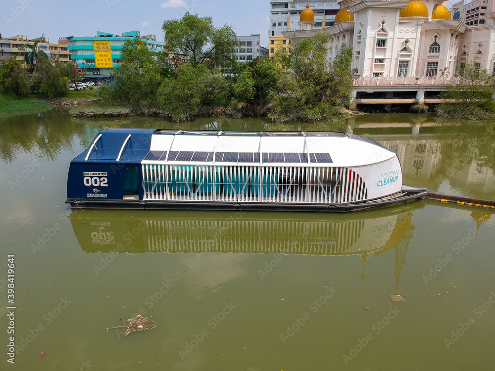 The Ocean Cleanup interceptor for rubbish extraction at Klang River ...