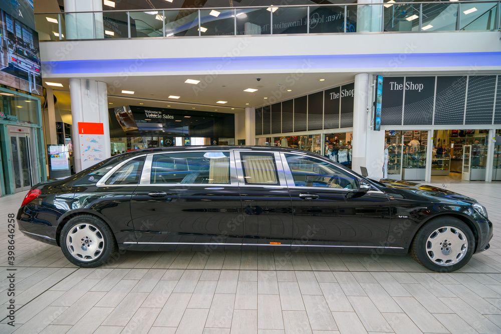 Weybridge,UK-April 4, 2019: Luxury black Mercedes-Maybach s600 ...