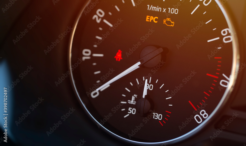 Temperature, engine revolutions and warning lights on the vehicle ...