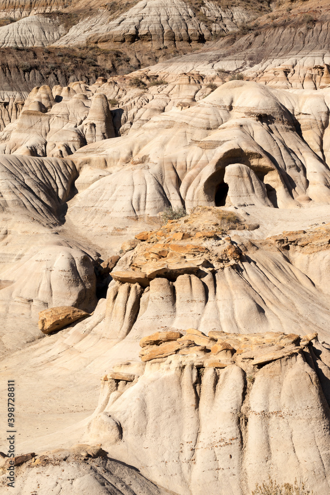 Foto de Drumheller badlands at the Dinosaur Provincial Park in Alberta ...