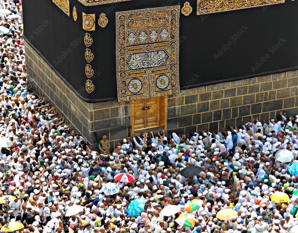 Photo & Art Print Muslim from all around the world doing tawaf (mataf ...
