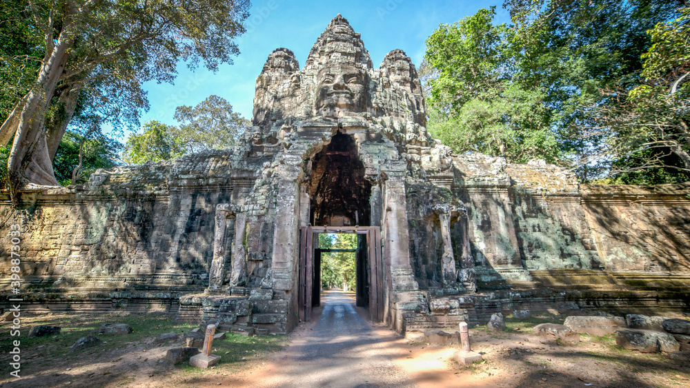 Bayon gate of Angkor Thom the ancient Khmer empire in Siem Reap ...