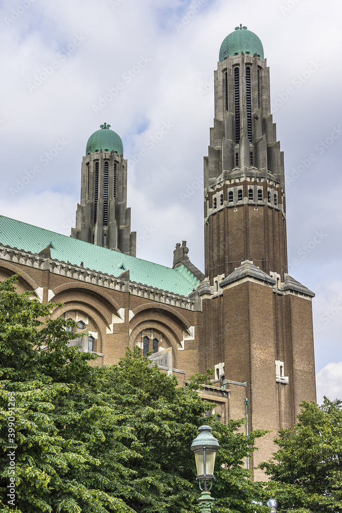 Basilica of Sacred Heart (Basilique Nationale du Sacre-Coeur) - Roman ...