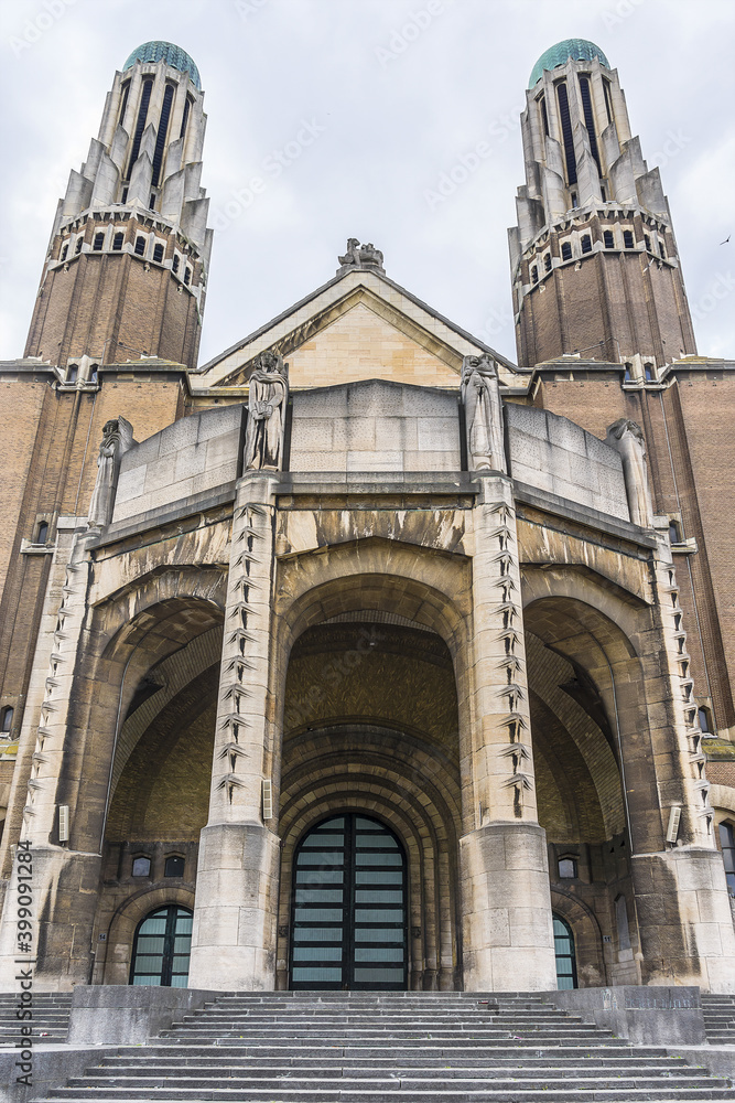 Basilica of Sacred Heart (Basilique Nationale du Sacre-Coeur) - Roman ...