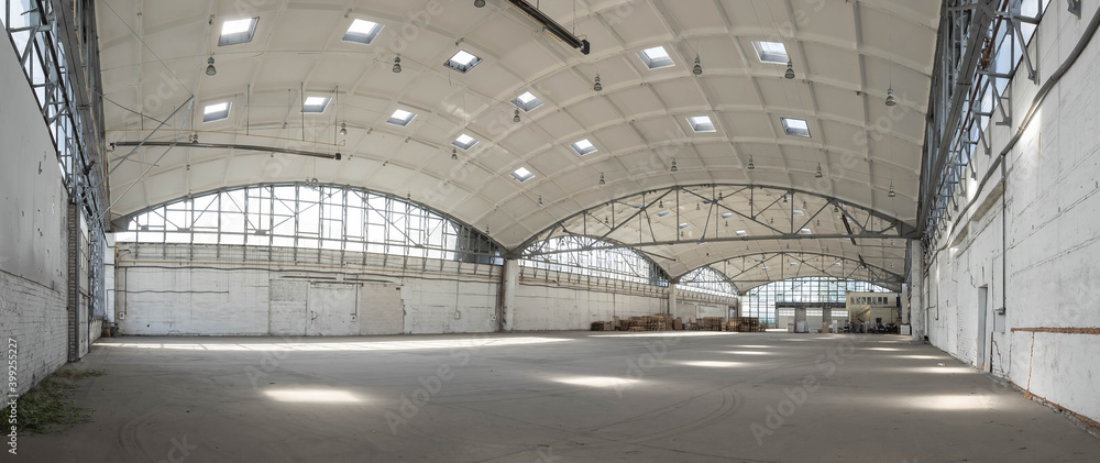Corner of huge empty industrial warehouse. Modern building ...