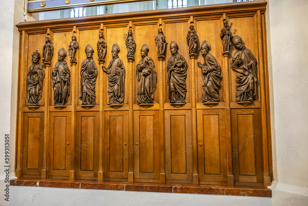 Interior of Cathedral of Our Dear Lady (Frauenkirche or Dom zu Unserer ...