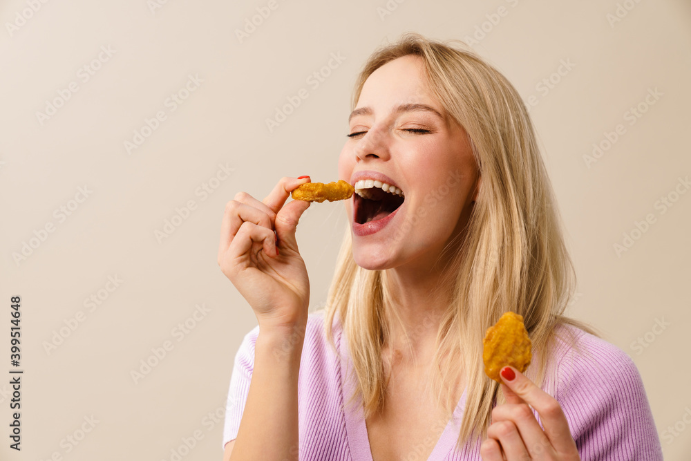 Cheerful beautiful girl smiling while eating nuggets on camera Stock ...