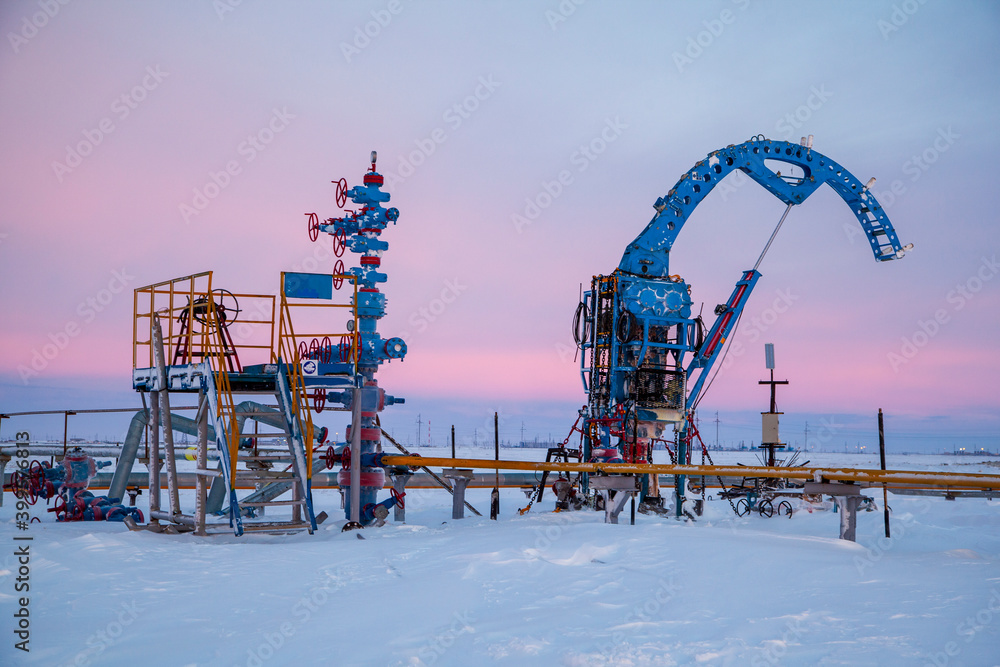 Overhaul of gas wells, coiled tubing installation, Gas-hole prevented ...