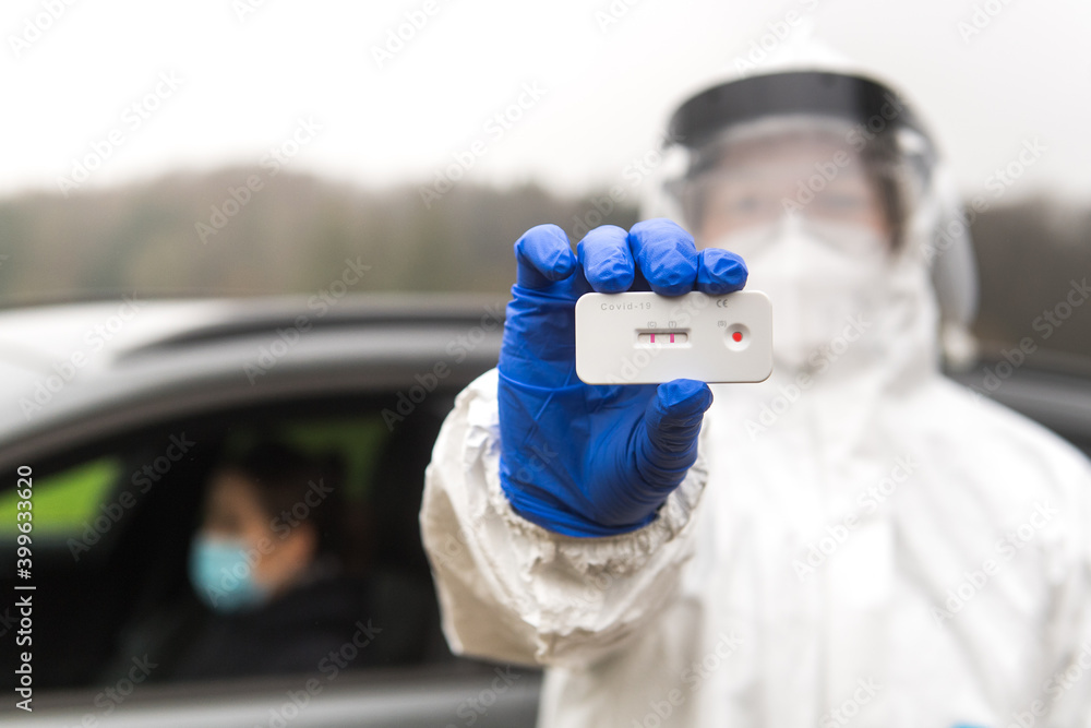 Positiver Coronatest - Schnelltest Stock Photo | Adobe Stock