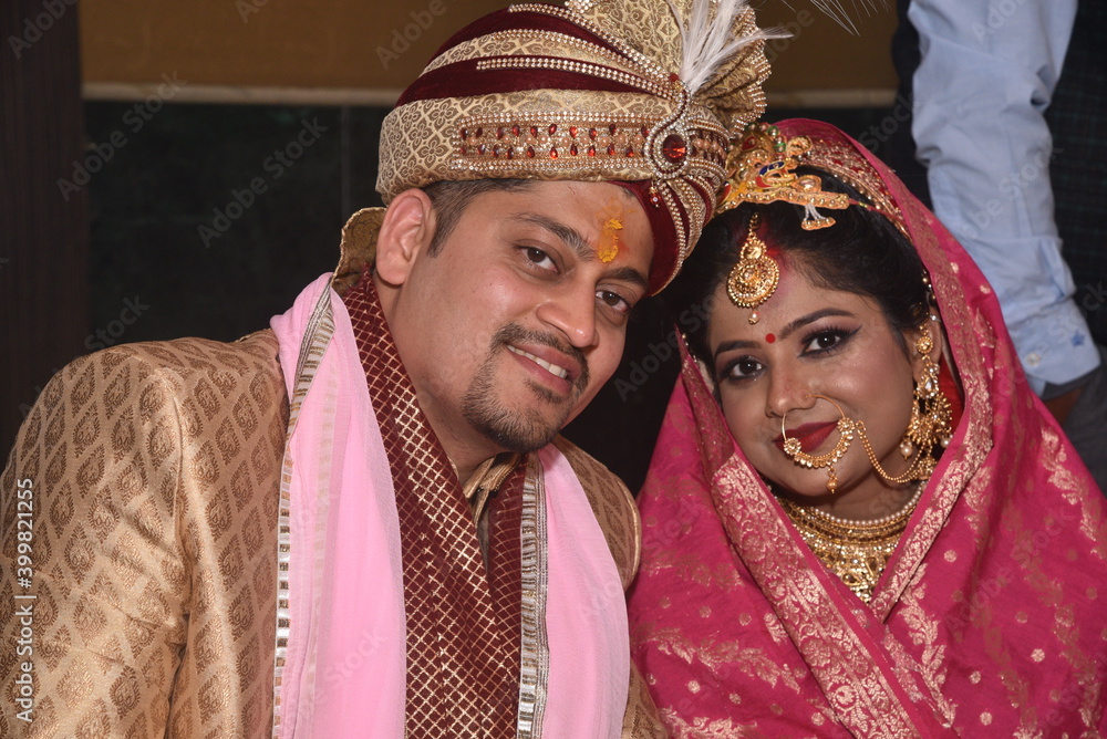 Indian wedding couple posing for photograph. Beautiful bridal makeup of ...
