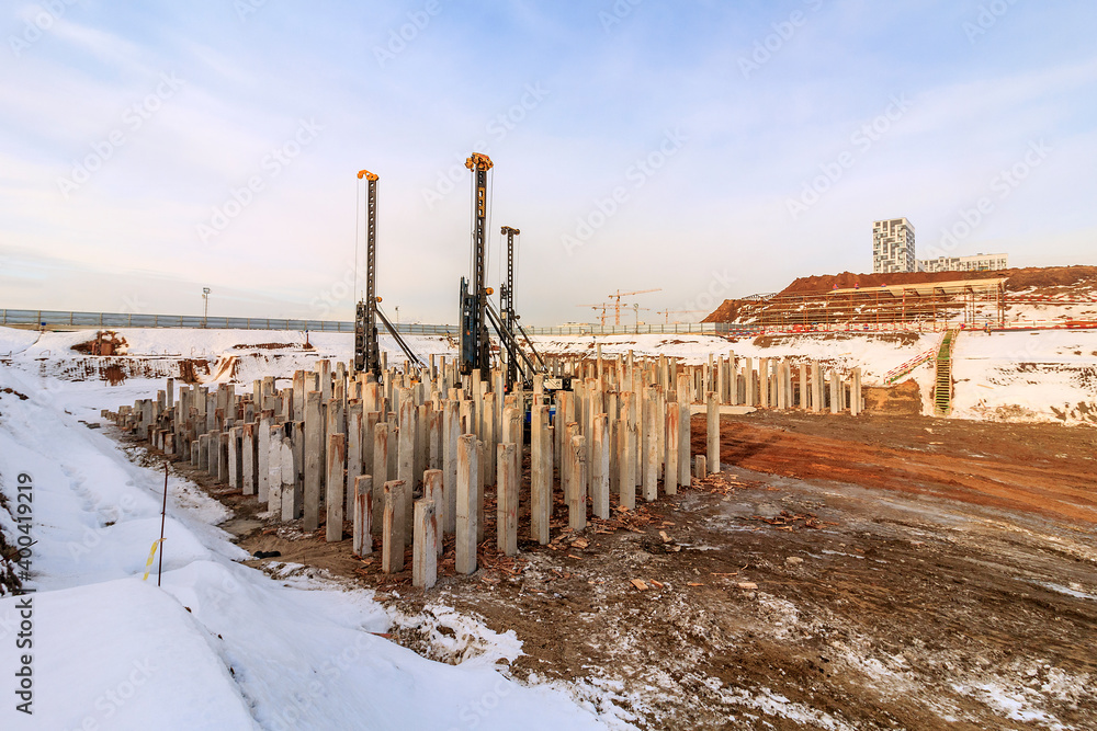 Pile driving of hydraulic drilling machines on construction site ...