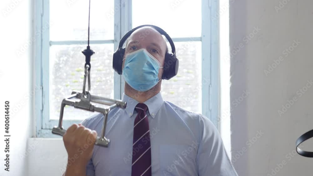 Video „Fitness in suit during Covid pandemic. front view of business ...