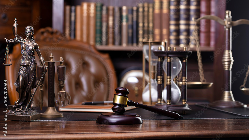 Law and justice theme. Judge chamber. Themis statue, gavel and scale on ...