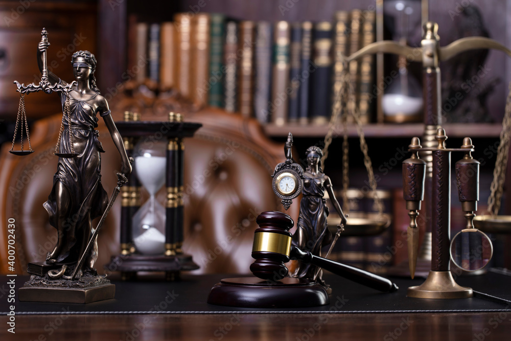 Law and justice theme. Judge chamber. Themis statue, gavel and scale on ...