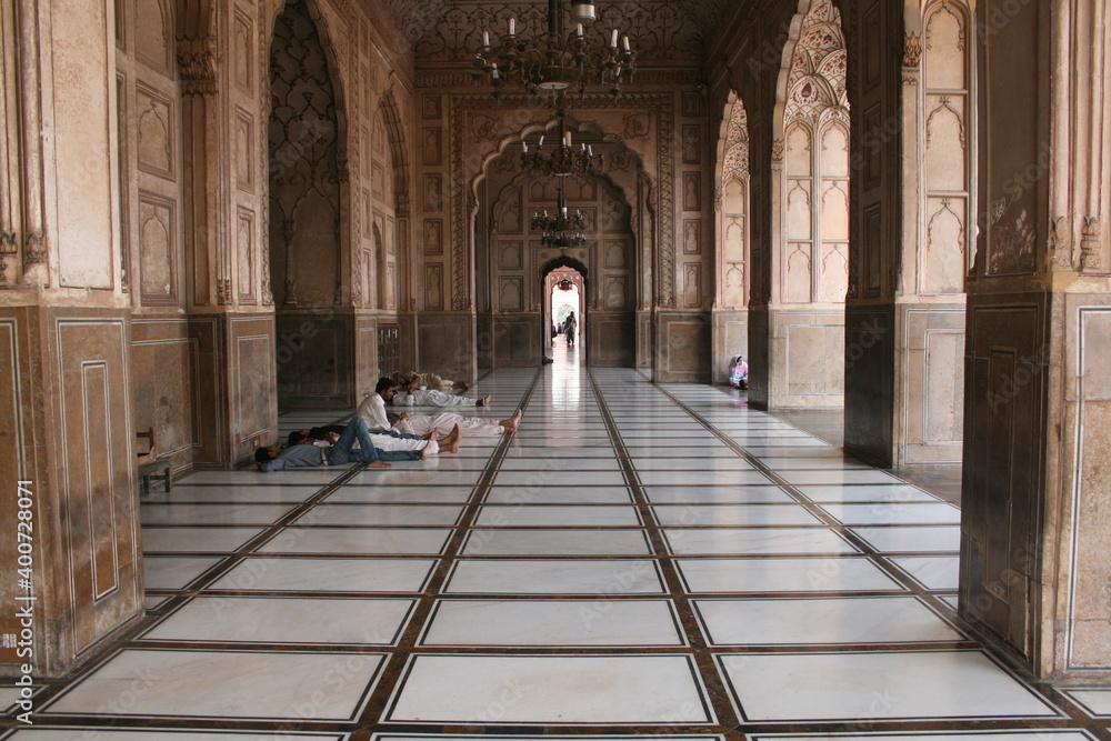Foto de veranda of badshahi mosque, lahore The Lahore Fort is a citadel ...