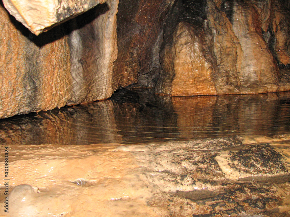Foto de Danyang, South Korea - A formation inside Gosu Cave, a huge ...