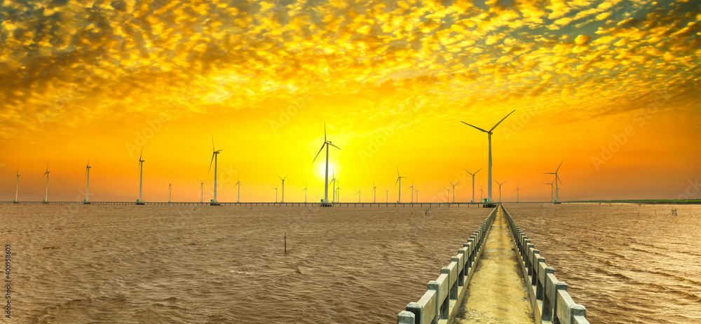 Fotka „clean Energy Wind Power Plant In Sunset Sky With A Pathway To