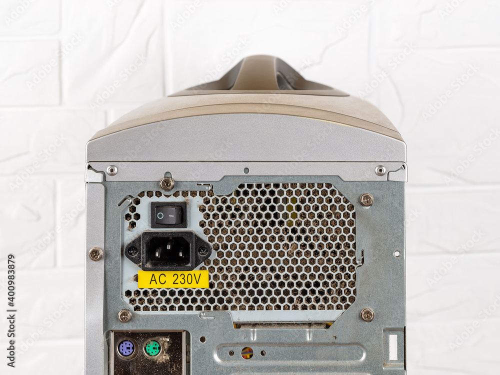 Foto de Rear view of tower computer case with dusty faulty power supply ...