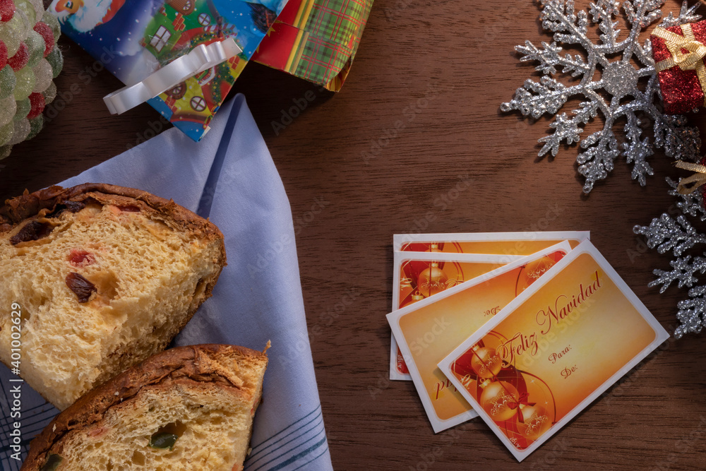 Navidad. Regalos. Panetón. Pan Navideño. Pan de Navidad. Espíritu ...