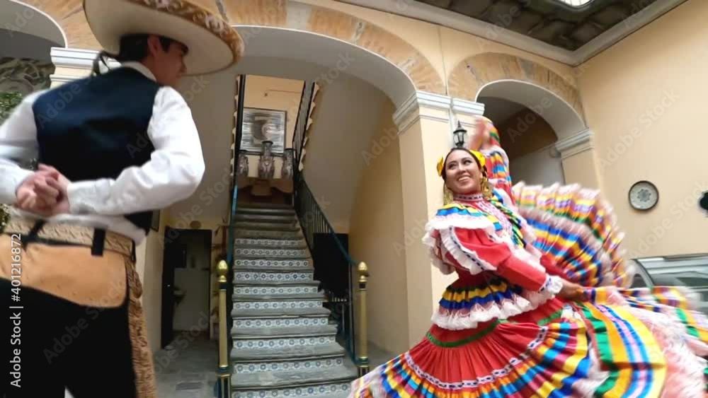 Mexican folk dance, Mexican dancers, Downtown Puebla, Jarabe Tapatio ...