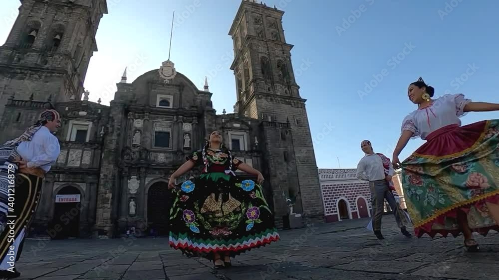 Mexican folk dance, Mexican dancers, Downtown Puebla, China Poblana ...