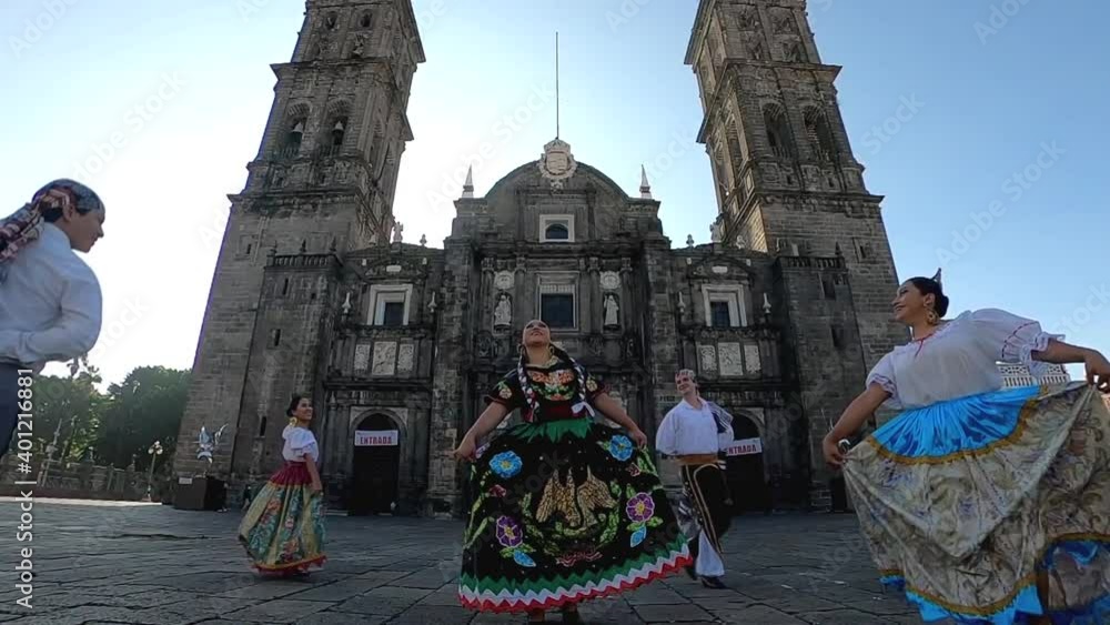 Mexican folk dance, Mexican dancers, Downtown Puebla, China Poblana ...