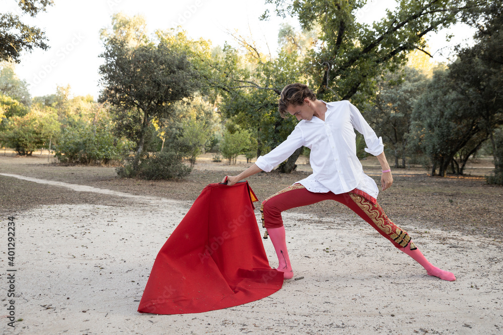Fotografia Do Stock Side View Of Slim Male Bullfighter In Red Pants