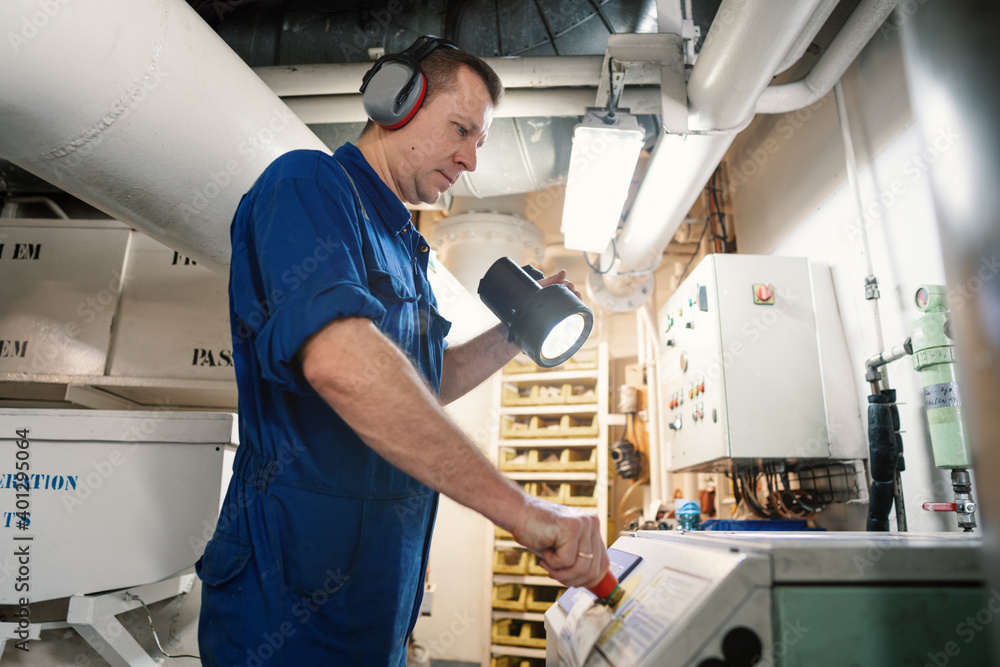 Marine engineer officer controlling vessel enginesand propulsion in ...