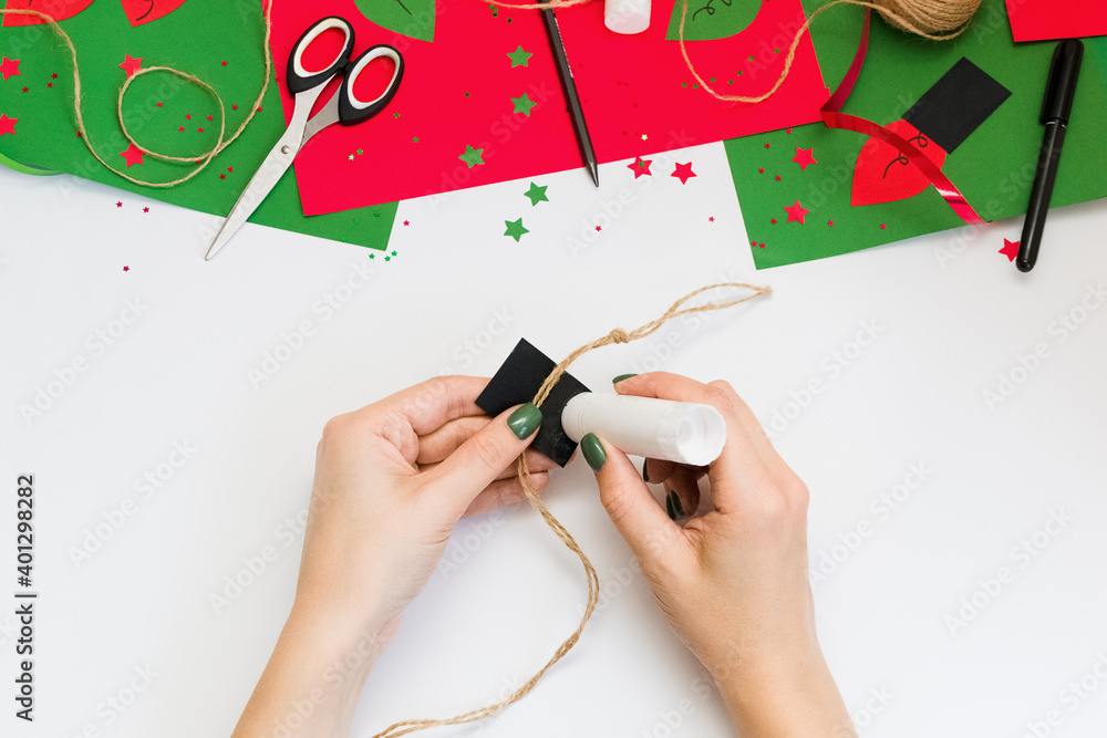 How easy and quick make paper Christmas red and green light bulb ...