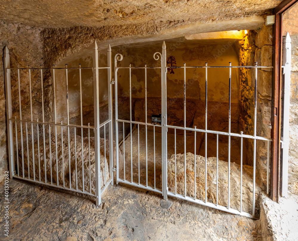 Inside The Garden Tomb | Fasci Garden