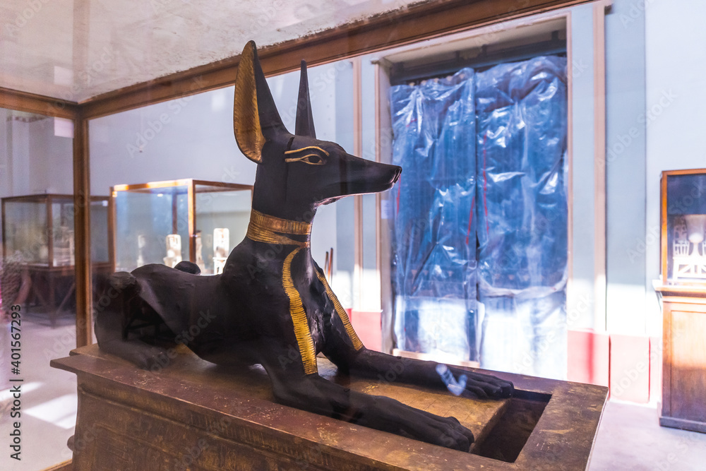 Foto de Cairo, Egypt, October 2020: The beautiful Egyptian sculptures ...