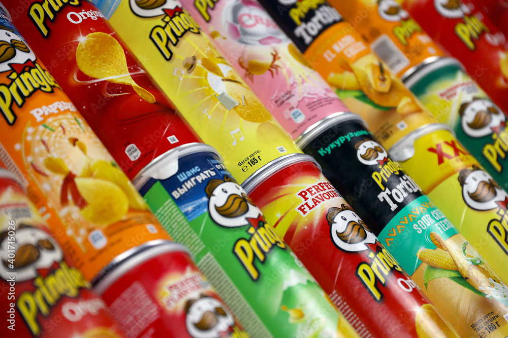Stockfoto Pringles variety of flavors. Many cardboard tube cans with ...