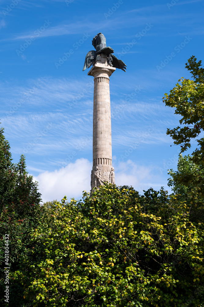 Boavista roundabout monument. Statue of a lion defeating an eagle ...