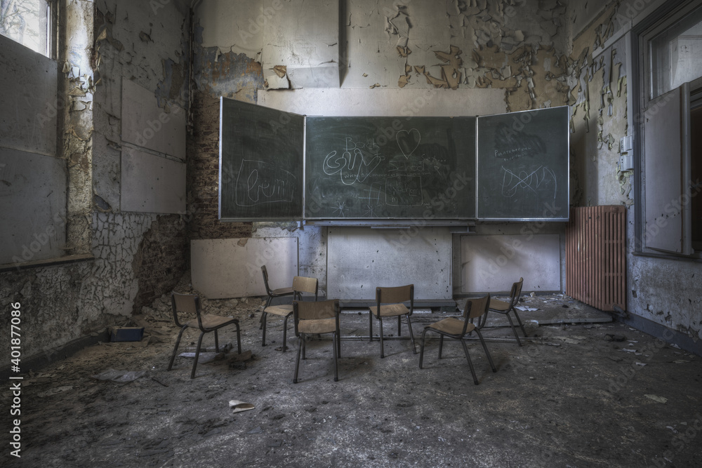 A ruined classroom with dirty aged walls of an abandoned school Stock ...