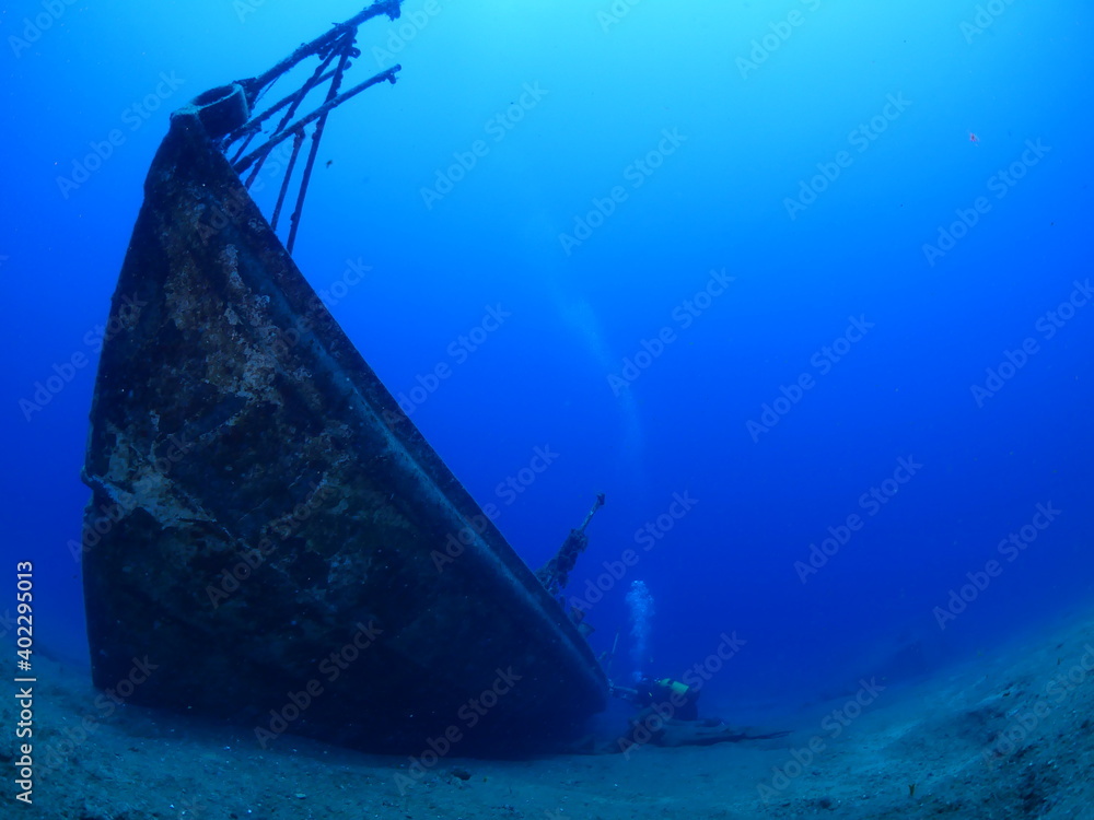 scuba divers exploring shipwreck scenery underwater ship wreck deep ...