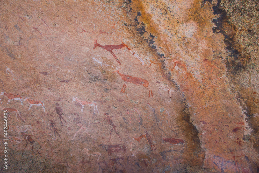Pinturas rupestres en las Montañas Branberg, Desierto del Namib ...