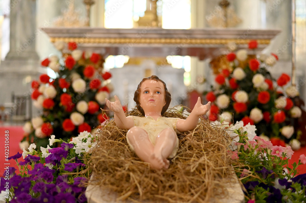 Foto de Statuettes of Mary, Joseph and baby Jesus,The birthday of Jesus ...