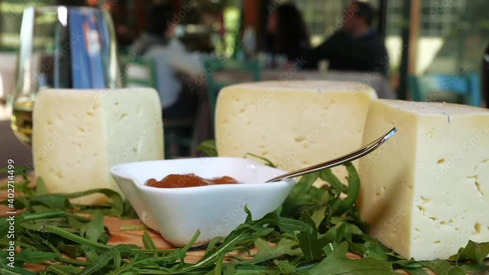 Cucina tradizionale regionale Italiana: Piatto che gira, formaggio ...
