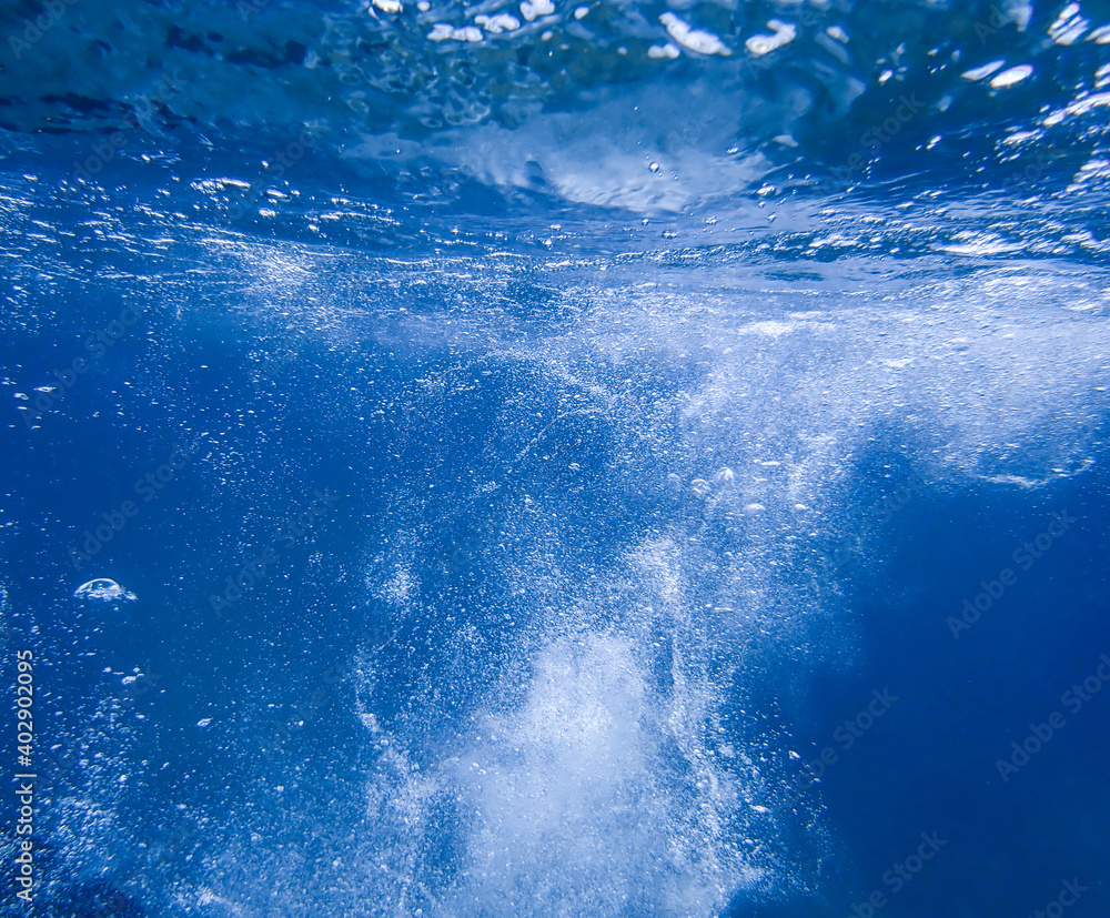 Air bubbles underwater rising to water surface, natural scene ...