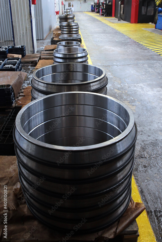 Large diameter bearings. Finished products at the bearing plant ...