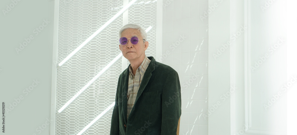 Handsome Asian senior man model in fashion and sunglasses dress up ...