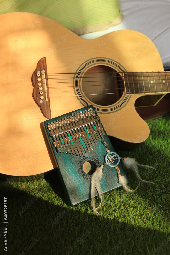 Foto de Kalimba or mbira is an African musical instrument.Traditional ...