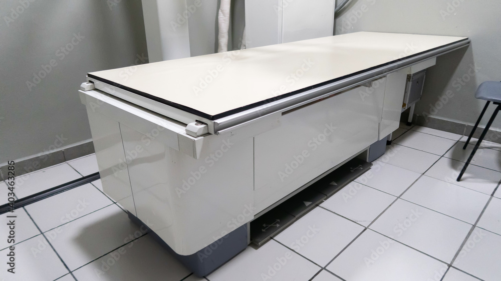 mesa para realizar estudios de rayos x Stock Photo | Adobe Stock