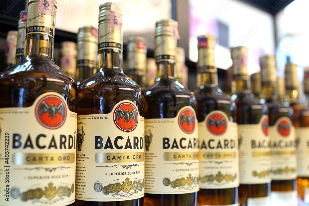 Foto de Rows of Bacardi Rum alcoholic beverages on store shelf in KLIA2 ...