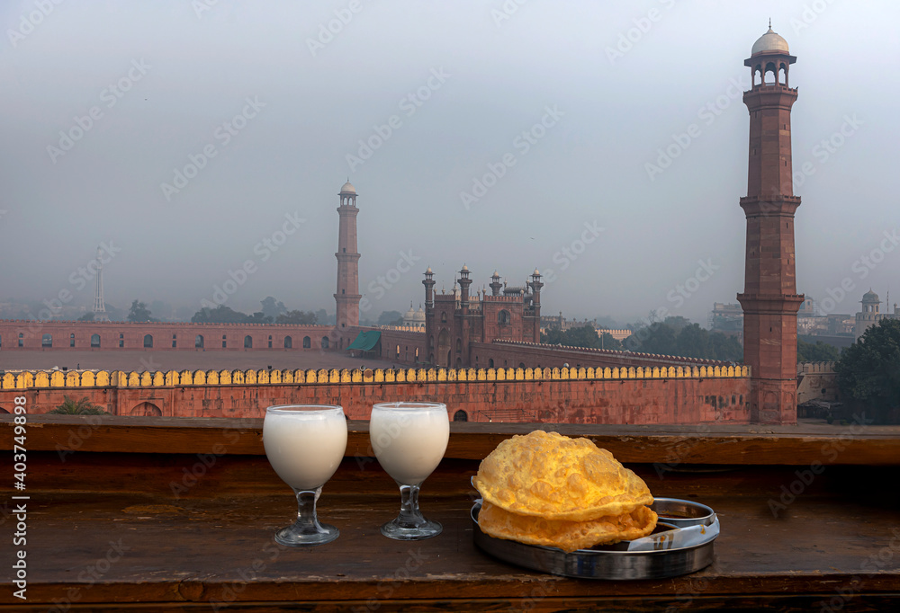 Foto de breakfast in food street at walled city restaurant, The ...